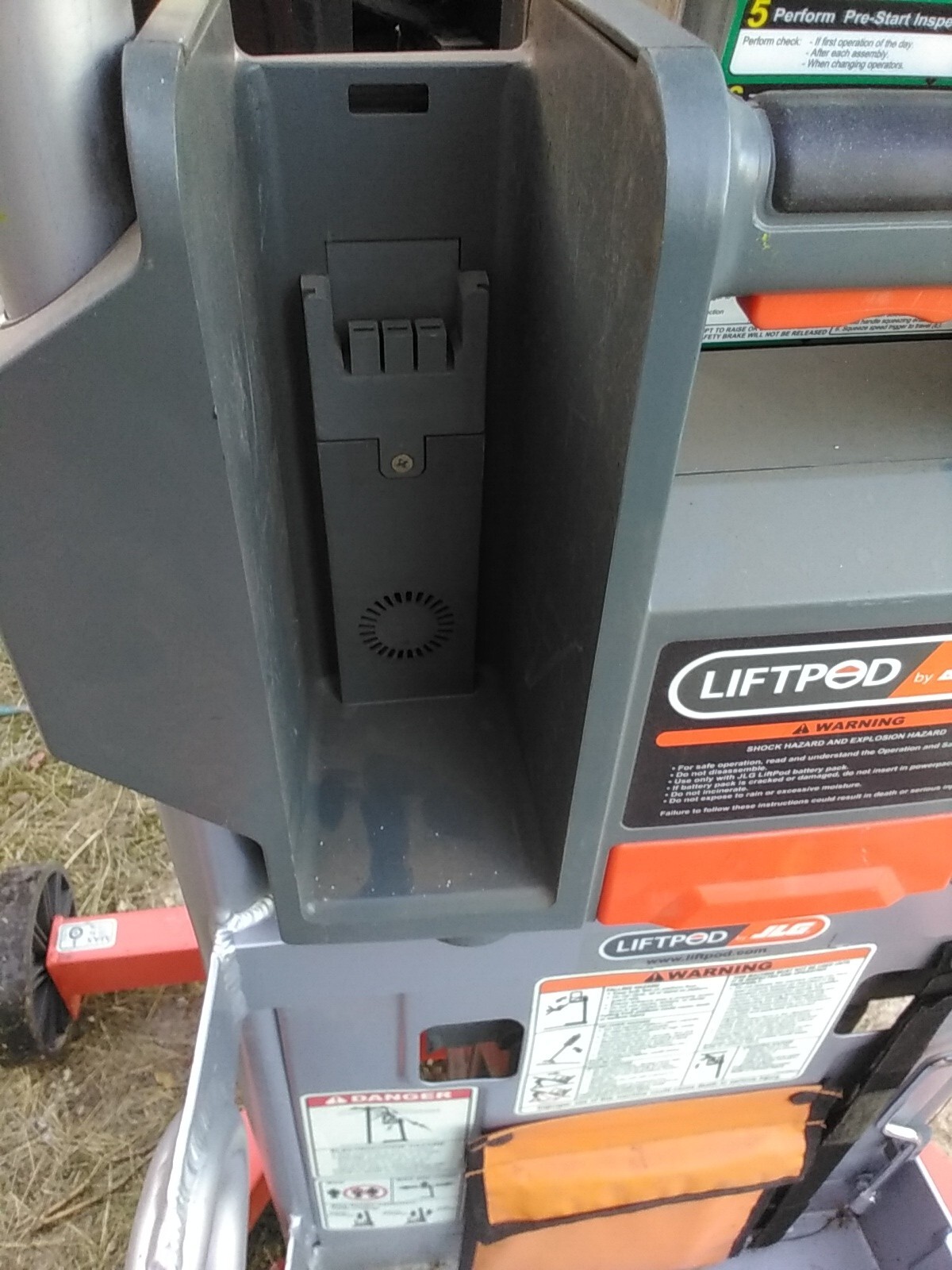 JLG Personal lift LiftPod FS80 Series in working condition, missing ...