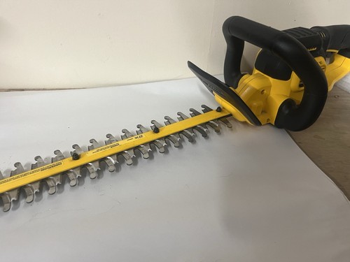 DEWALT DCHT820B 20V MAX Li-Ion 22 Inch Compact Hedge Trimmer (Tool Only ...