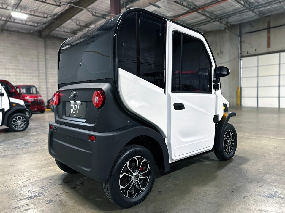2025 REV X2 Enclosed Golf Cart - Lithium, AC & Heat, Apple CarPlay ...
