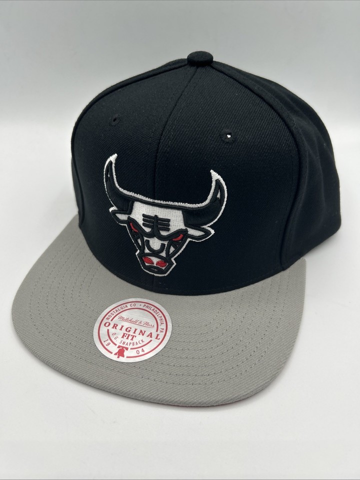 Chicago Bulls Hat Mitchell Ness "Raging Bull" OG Fit Retro Logo Cap ...