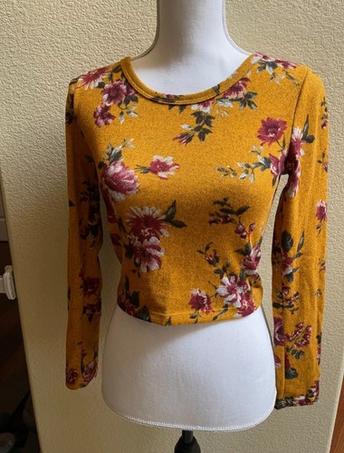 CLE luv Women's Sweater Medium Crop Top Shirt Long Sleeve Floral Gold ...