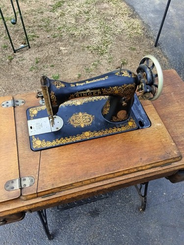 Antique Singer sewing machine and desk. G series serial number. | eBay
