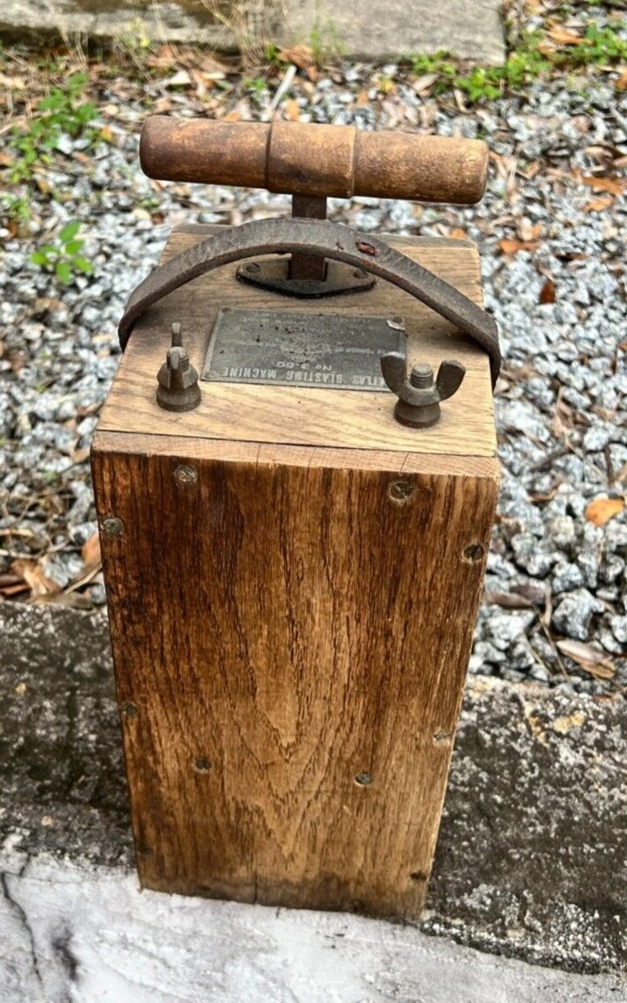 Dynamite Plunger Box