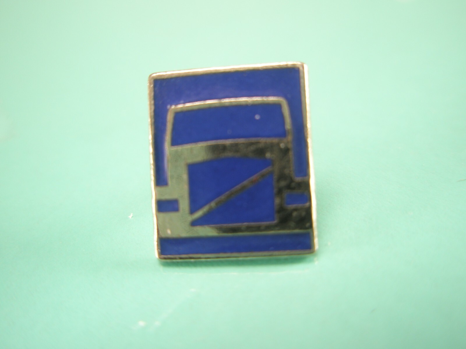 Volvo Truck Box Van 18 Wheeler Semi Tractor Trailer V… - Gem