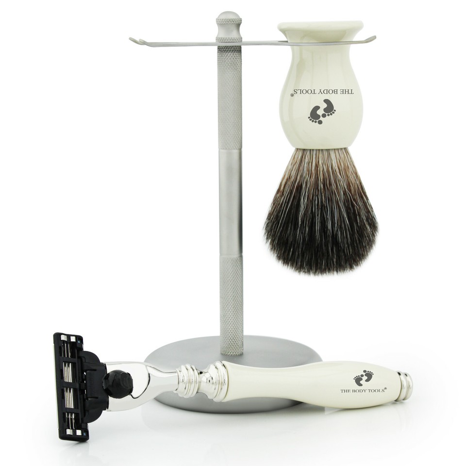 Gents Clean Shave Gift Kit with Shaving Brush & Razors Hanging and ...