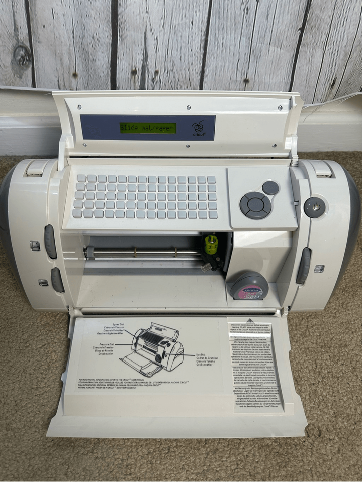 CRICUT Personal Electronic Cutter Machine CRV001 with Cords 6 ...