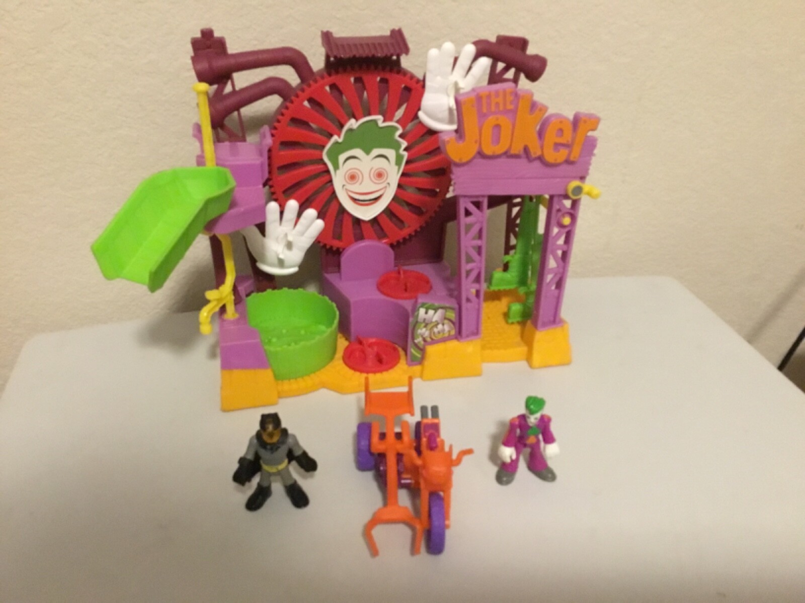 Imaginext Joker Fun House Laff Factory Laugh Playset w/ figurines ...