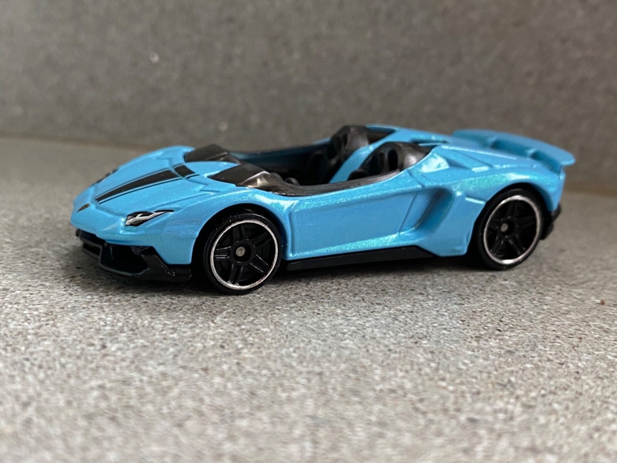 Hot Wheels Lamborghini Aventador Roadster