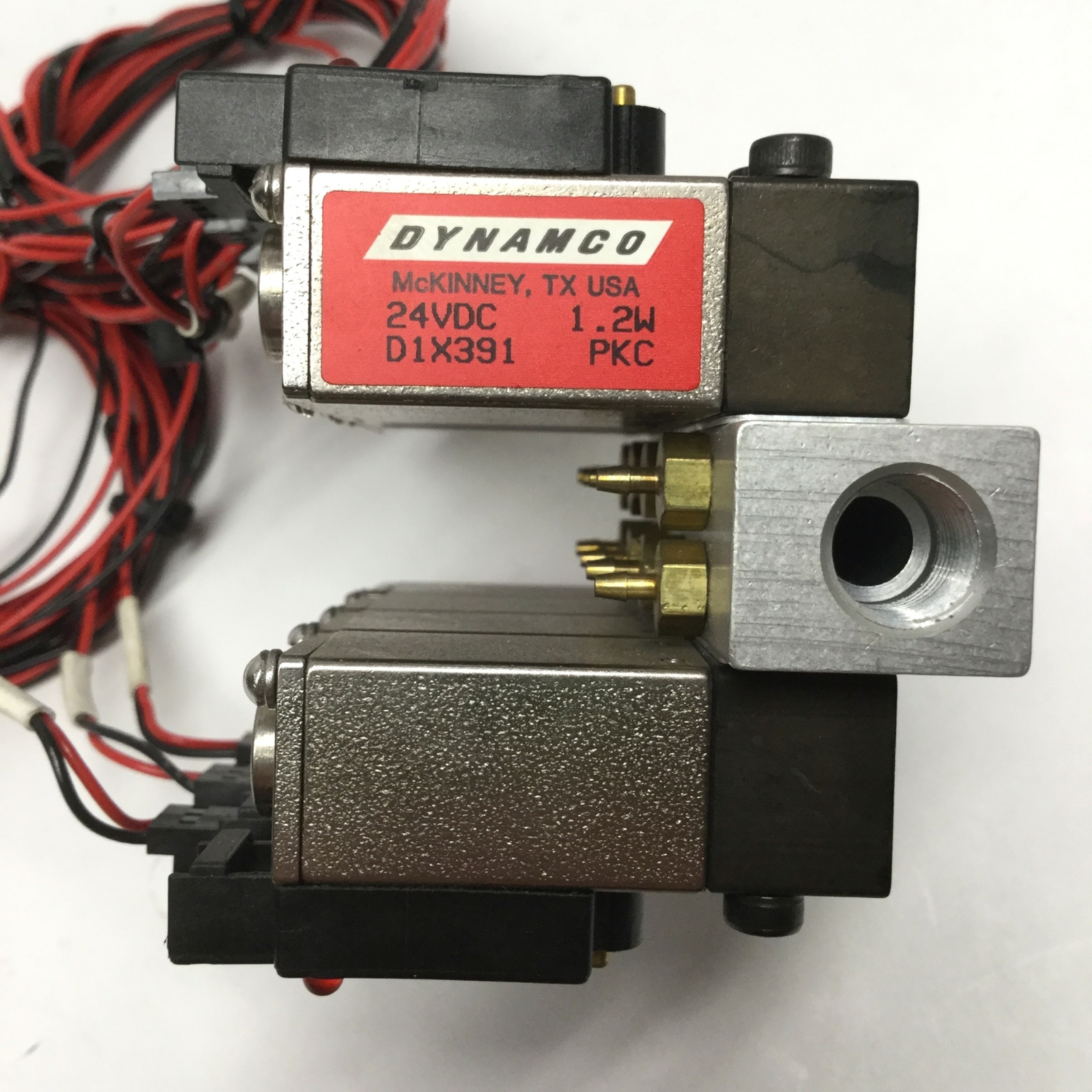Dynamco D1X391 (8x) Solenoid Air Valves 3-Way 24VDC 1.2W on Manifold 1/ ...