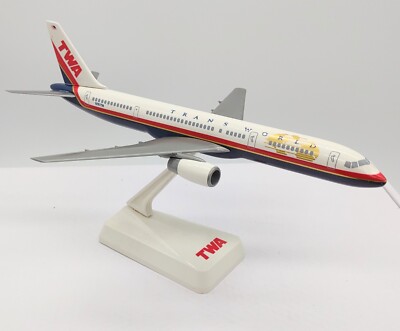 1:200 Scale Built Plastic Model Airplane Commercial Airline Boeing 757 ...