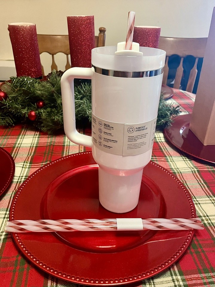 Stanley Mistletoe Twist Quencher Flowstate Tumbler 40oz Limited Edition ...