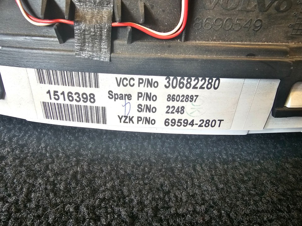 05-06 Volvo S60R V70R Instrument Cluster Speedometer 8602897 Blue ...