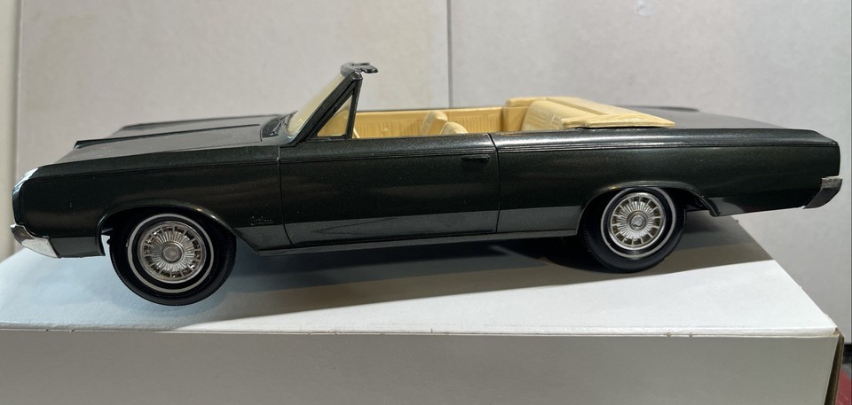 Amt 1964 Oldsmobile Cutlass Dealer PROMO MODEL 1/25 Convertible Dark ...