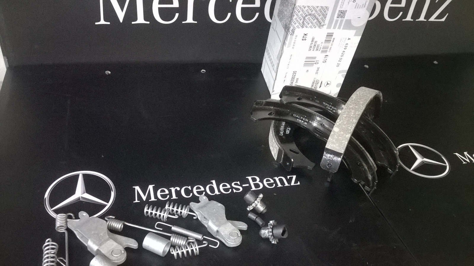 Genuine Mercedes-Benz Parking Brake Shoe Kit V Class 447 A6394200220 | eBay