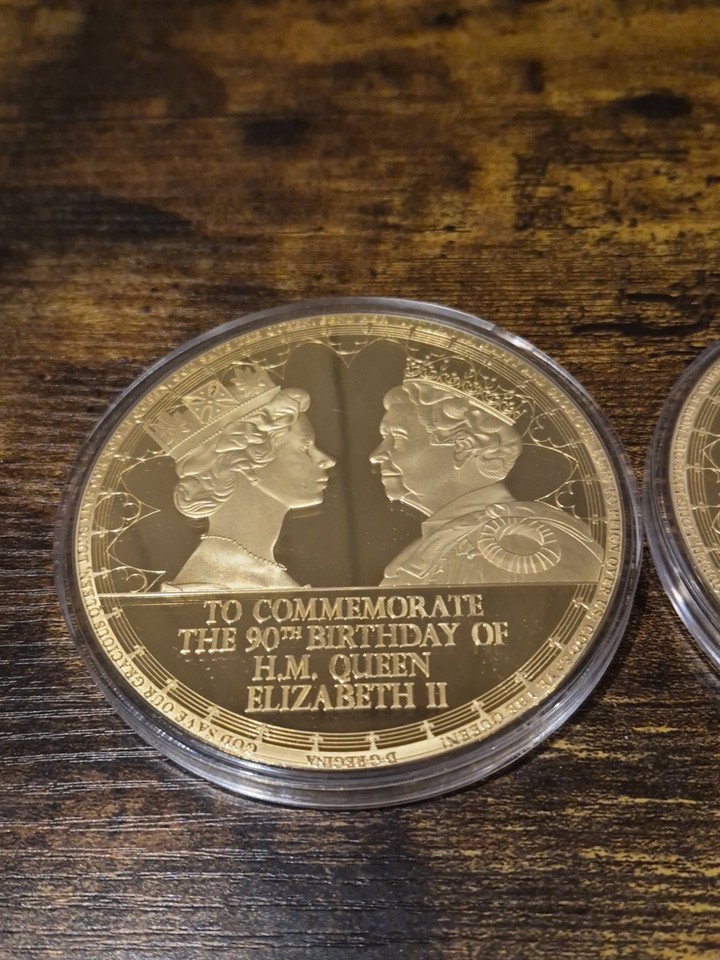 2 x Queen Elizabeth II Large 100mm Collectors Commemorative Coins | eBay UK