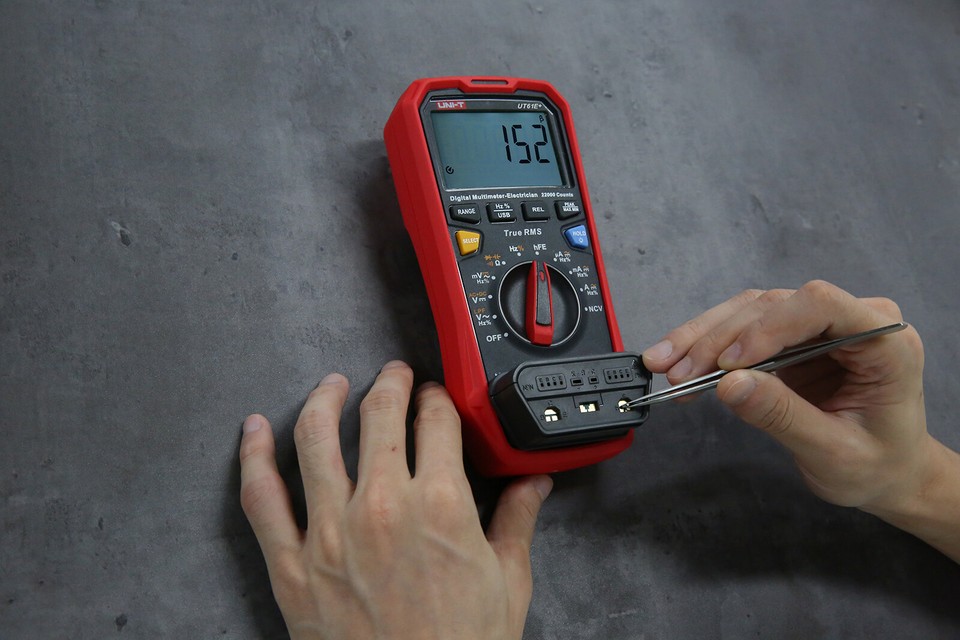 UNI-T UT61E+ 1000V True RMS Digital Multimeter USB Data Hold/Backlight ...
