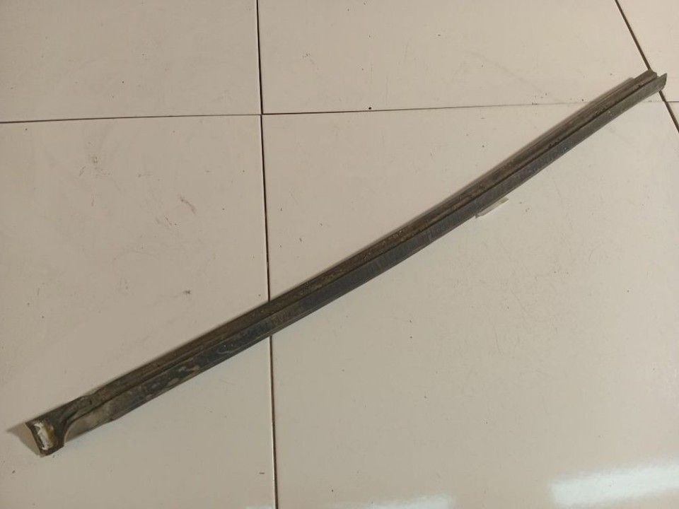 Glass Trim Molding-weatherstripping - REAR LEFT for Chrysler Vo ...