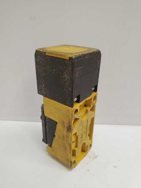 Turck Ni20-cp40-fz3x2/s110 M1374600 Combi-prox Time Delay Inductive Rec ...