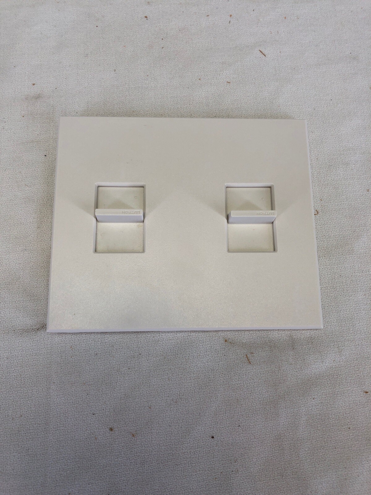 Lutron Multi-Gang Faceplate NT-SS-NFB-WH | eBay