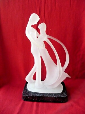 Figurines - Dancing Couple Figurine