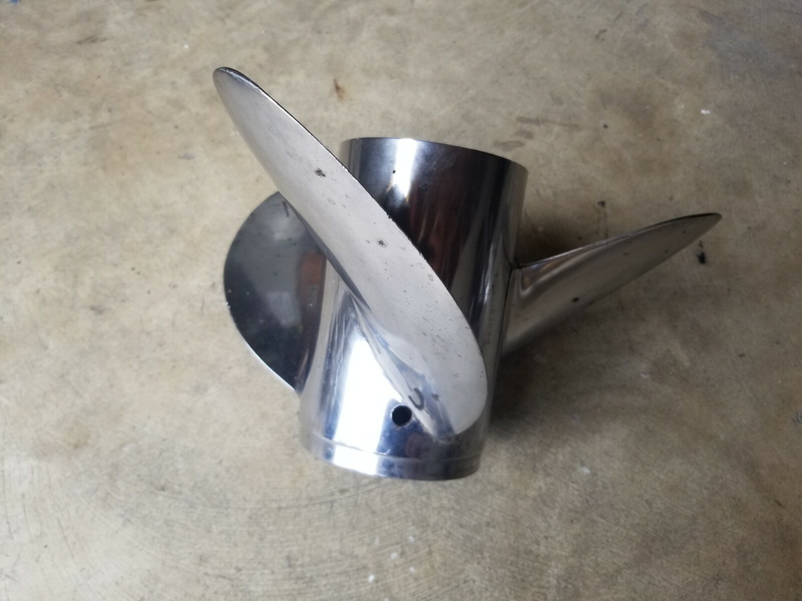 LEFT HAND 14 1/2" X 20P OMC RAKER SS PROP, 398502, EVINRUDE JOHNSON 4. ...