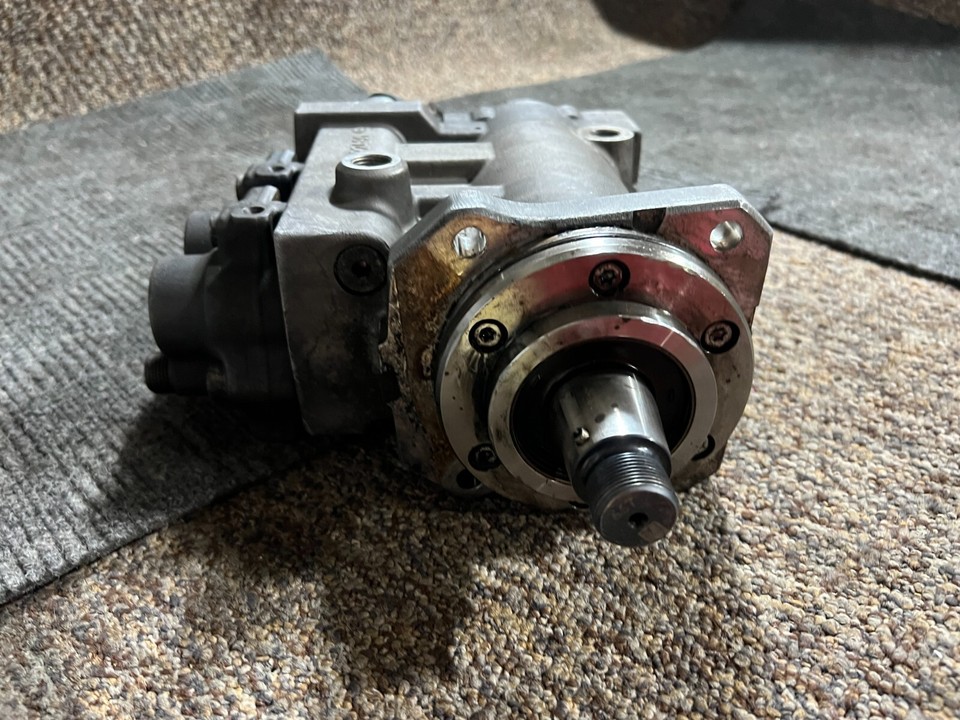 BROKEN Bosch Detroit Diesel Fuel Injection High Pressure Pump ...