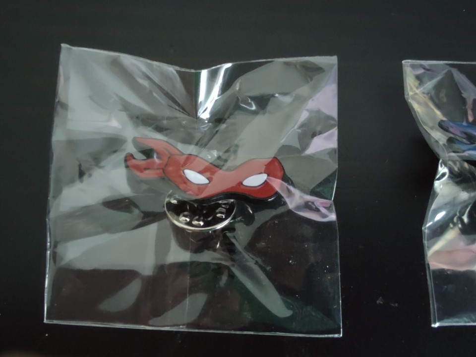 SDCC 2024 Exclusives IDW: Teenage Mutant Ninja Turtles Pins= Leonardo ...