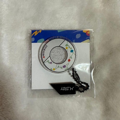 ITZY Yeji Acrylic Keyring K-pop Light Ring Pop-up Store | eBay