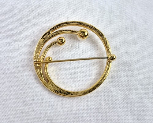 Lot 2 Vintage Signed MONET Gold Tone Pins Brooches | eBay