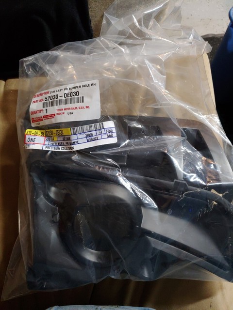 52030-0e030 Toyota Cover Fog Lamp RH 520300E030 Genuine OEM Part for ...