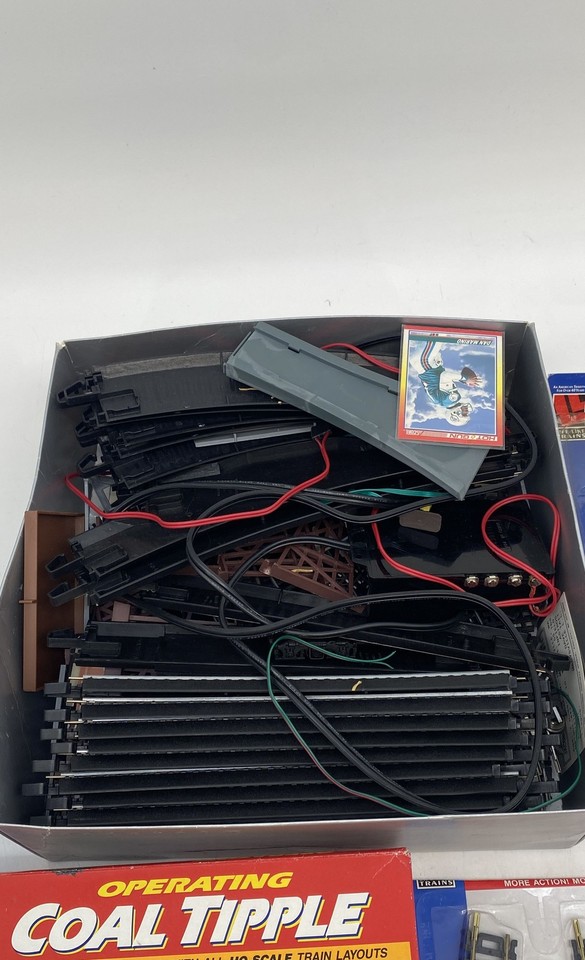 Assorted Multicolor HO Scale Freight Cars Train Set With Track And ...