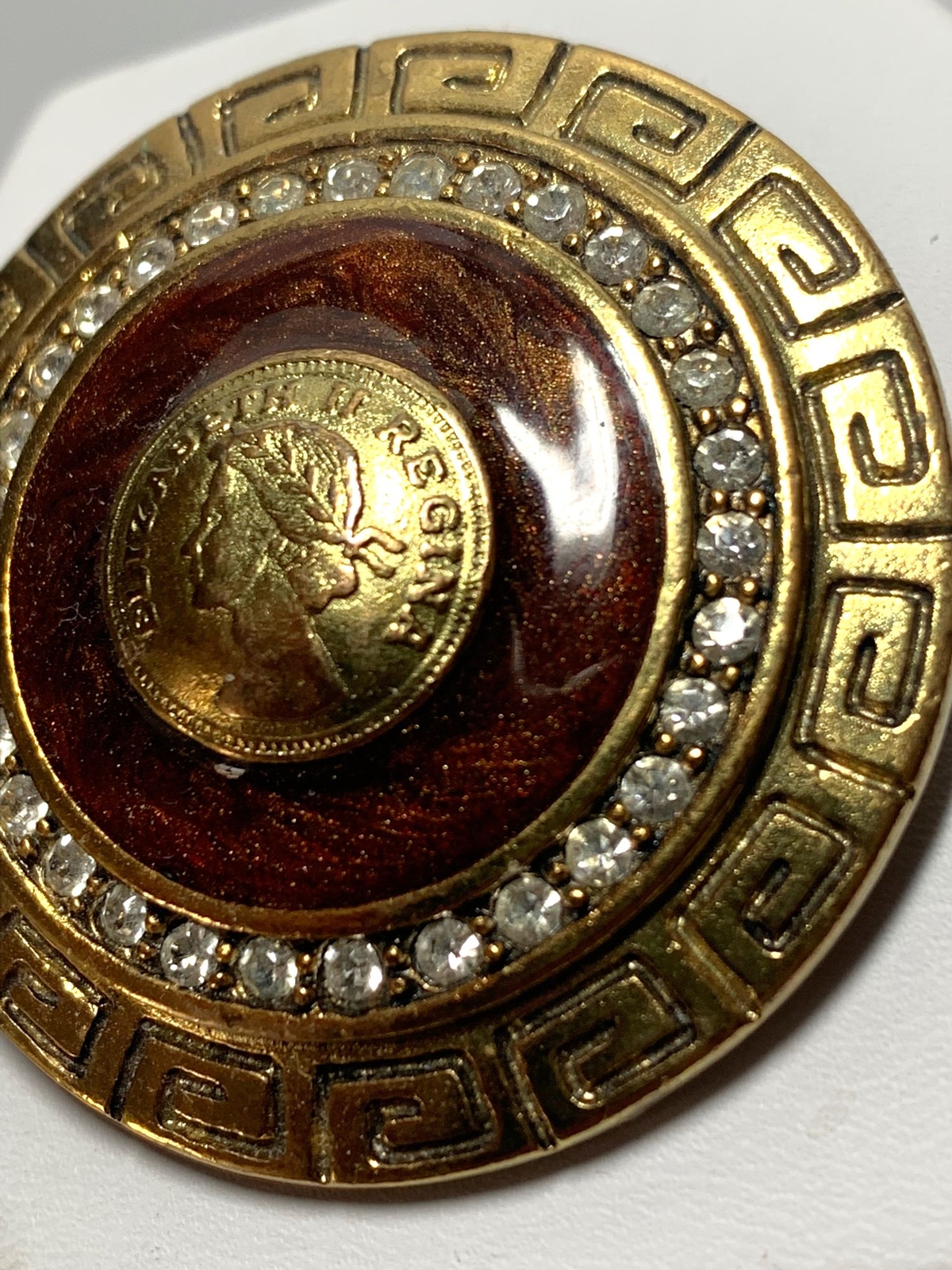 GiO Queen Elizabeth - Elizabeth Regina Coin Brooch Ma… - Gem
