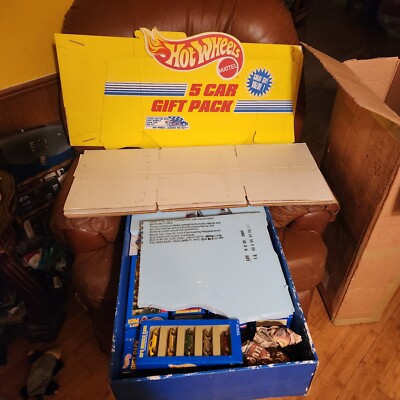 Hot Wheels 5 Pack Cardboard Store Display w/ 40 Packs of 5 Cars (200 ...