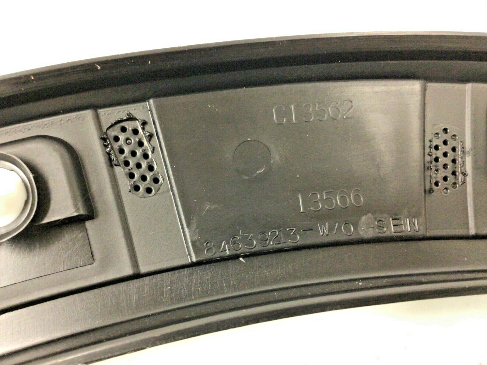 2019-2025 Cadillac XT4 rear wheel opening Molding RH passenger new OEM ...