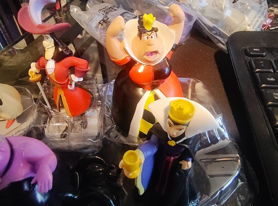 Disney Store 6 piece Villains Figurine Collection Cruella Ursula ...
