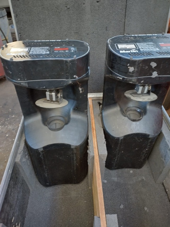 Pair Of Martin Roboscan Pro 918 Scanner Lights 575w Discharge DMX Late ...