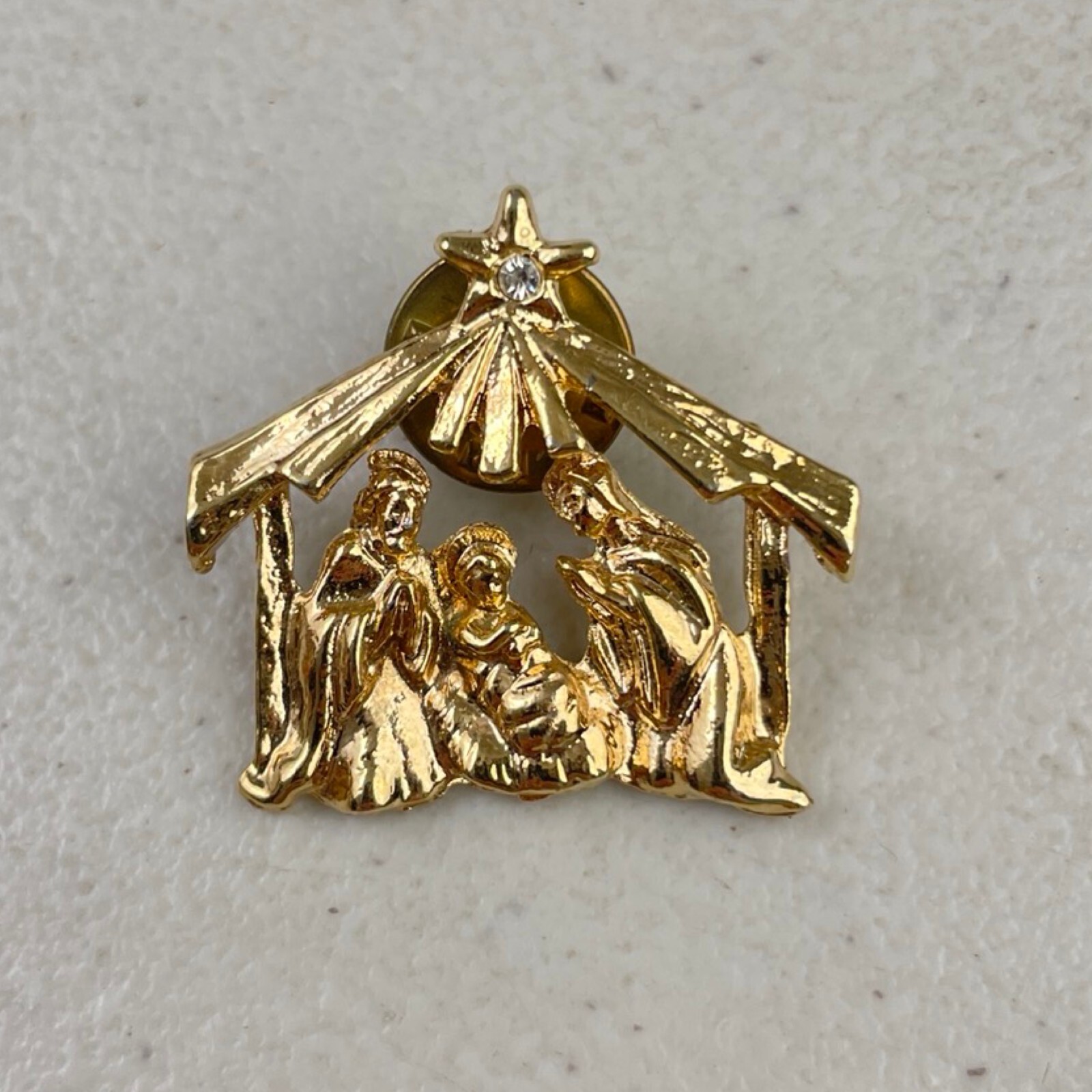 Vintage Nativity Scene Brooch 1980s Gold Tone Metal R… - Gem