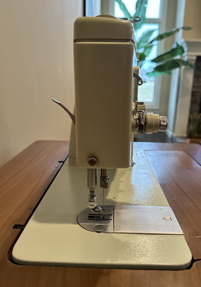 Singer Stylist 413 Zig Zag Sewing Machine In Hide Away Cabinet & Pedal ...