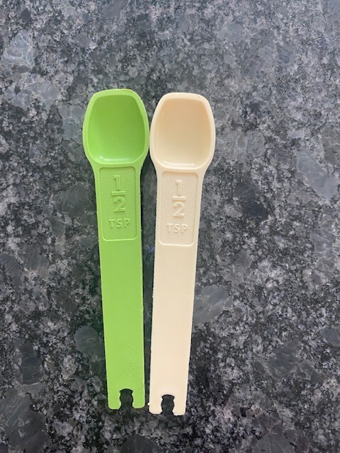 Vintage TUPPERWARE Replacement Variety Measuring Spoons -Yellow, Green ...