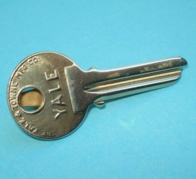 Vintage Yale & Towne Padlock Door Key Tie Bar Clip Clasp FULL SIZE 2 1/ ...
