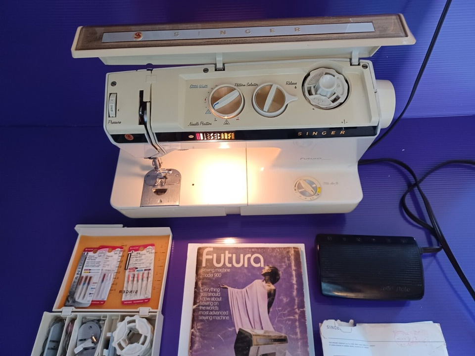 1974 Singer Futura Model 900 Sewing Machine ~Pedal, Accessories, Manual ...