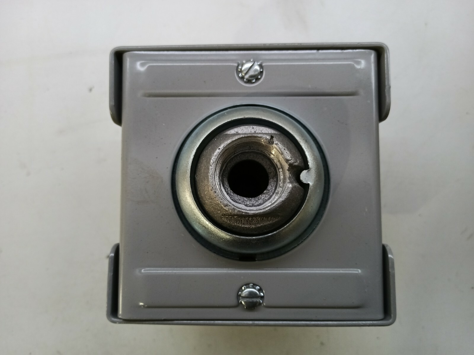 New Hubbell Swivel Aligner H3/4AL3/4 Hanger Highbay Ceiling Mount 3/4 ...