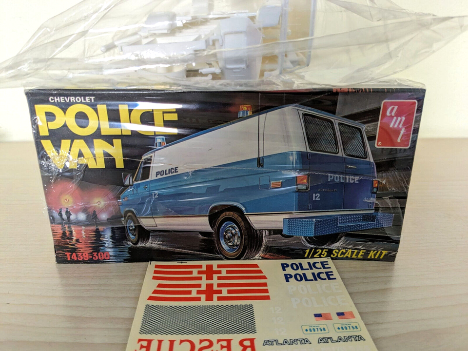 SUPER RARE! **ORIGINAL-ISSUE VINTAGE AMT CHEVY POLICE VAN KIT **SEALED ...