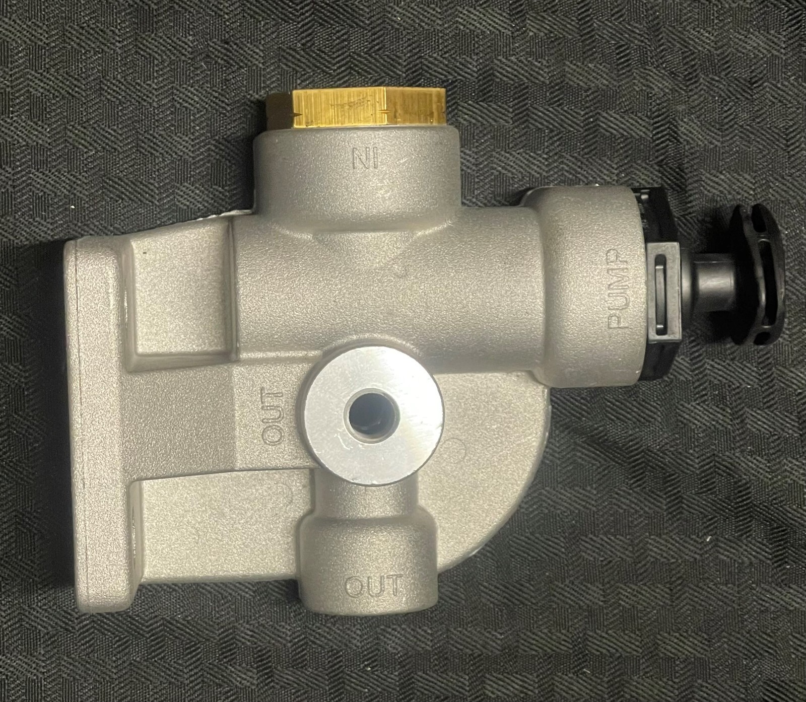 Cummins Fuel Filter Head 3975404 and Filter Fs19732 for sale online | eBay