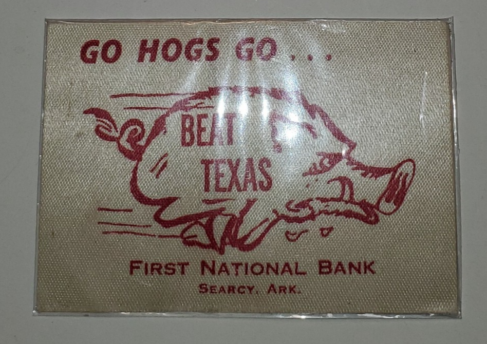 ARKANSAS RAZORBACKS FOOTBALL 60'S 70'S PIN BACK & CLOTH STICKER **BEAT ...