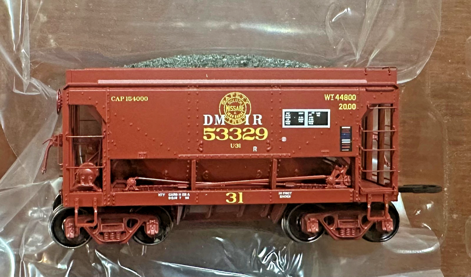 HO SCALE SET OF 4 DRAWBAR CONNECTED DM&IR ORE CARS WITH DADEES ON EACH ...
