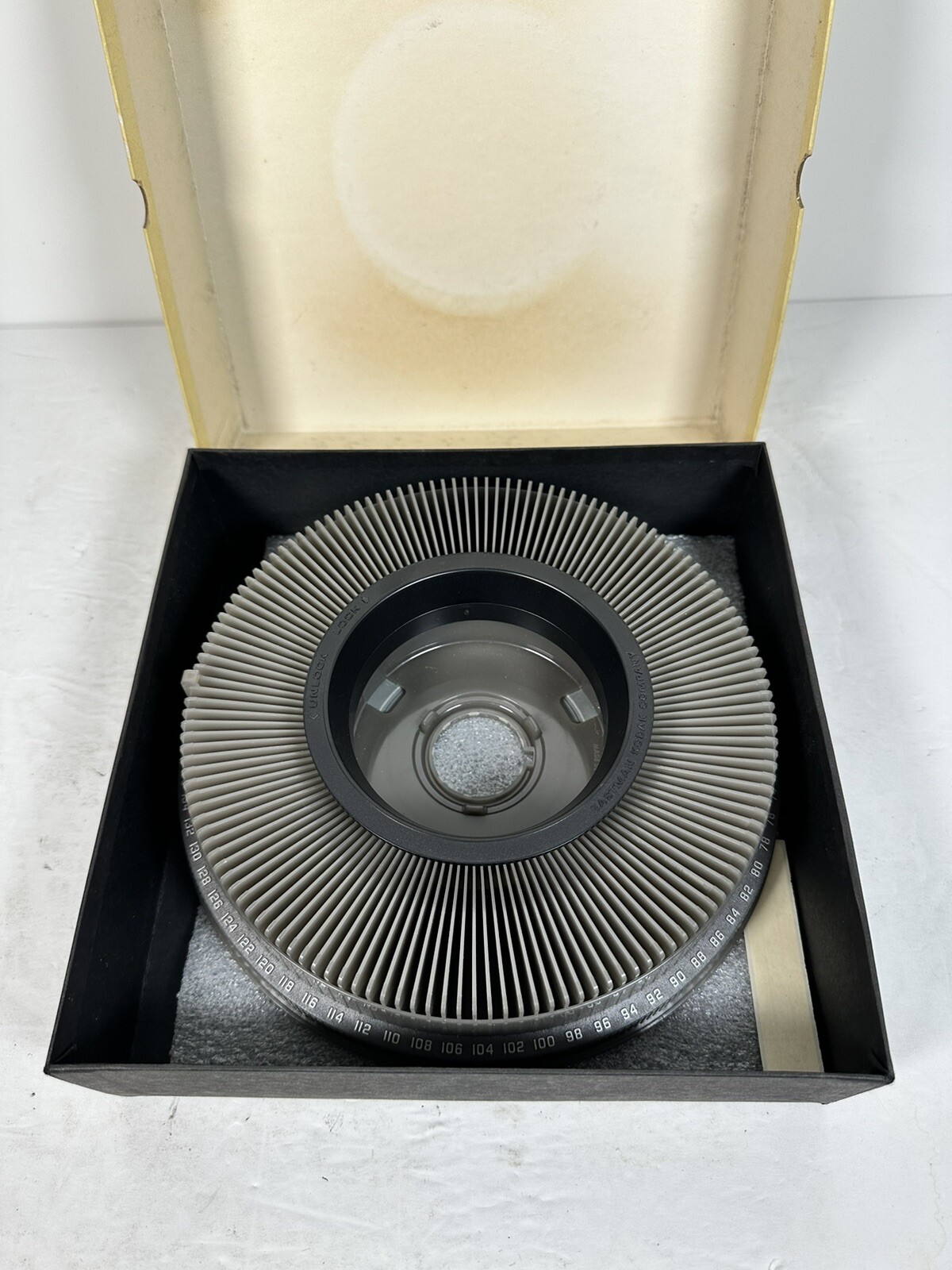 Kodak Carousel 650H Projector Powers On W/ Remote, Original Box and 1 ...