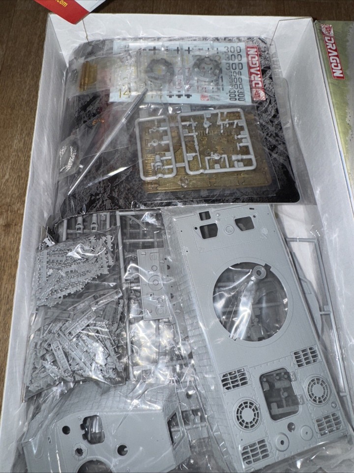 Dragon Kingtiger Model Kit Henschel Turret w/Zimmerit 1:35 #6303 Kit ...