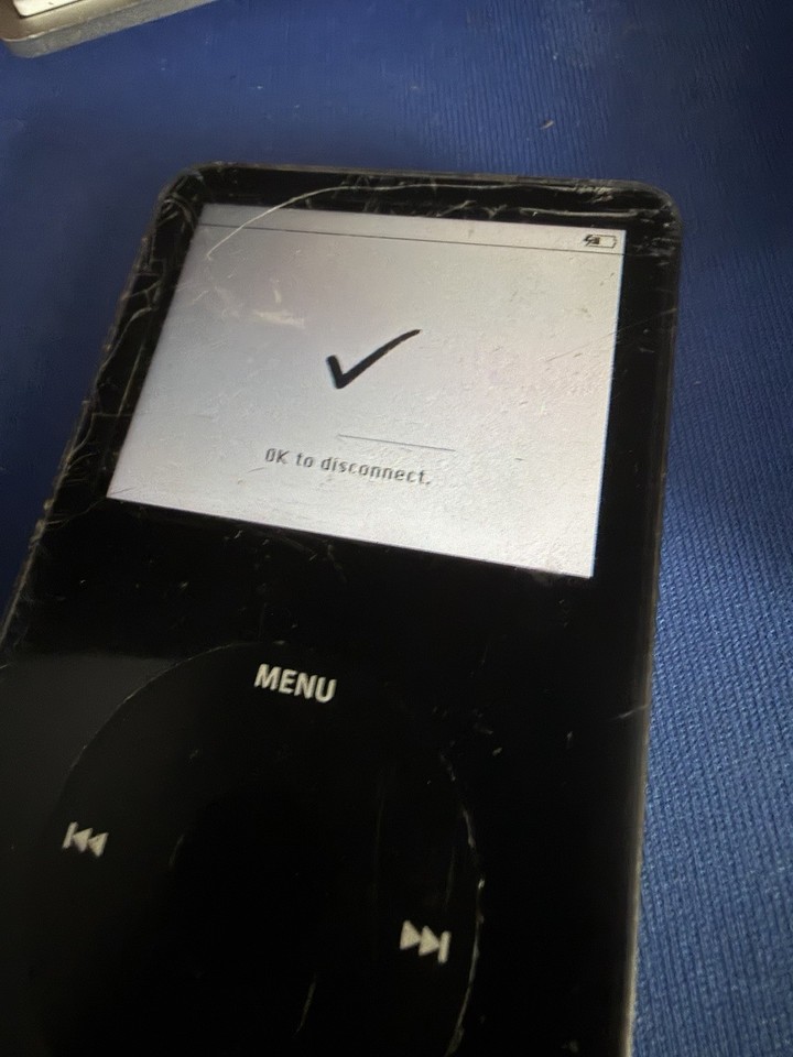 Apple iPod Classic 5th Gen BLACK 30GB BROKEN SEE DESCRIPTION | eBay