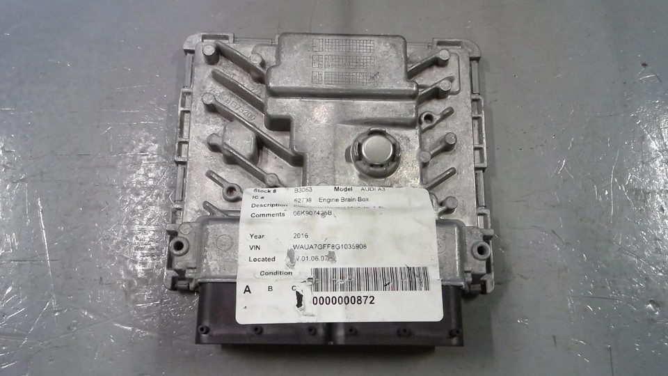 VOLKSWAGEN PASSAT Engine Control Module HW: 06K 907 425 B SW: 8V0 906 ...